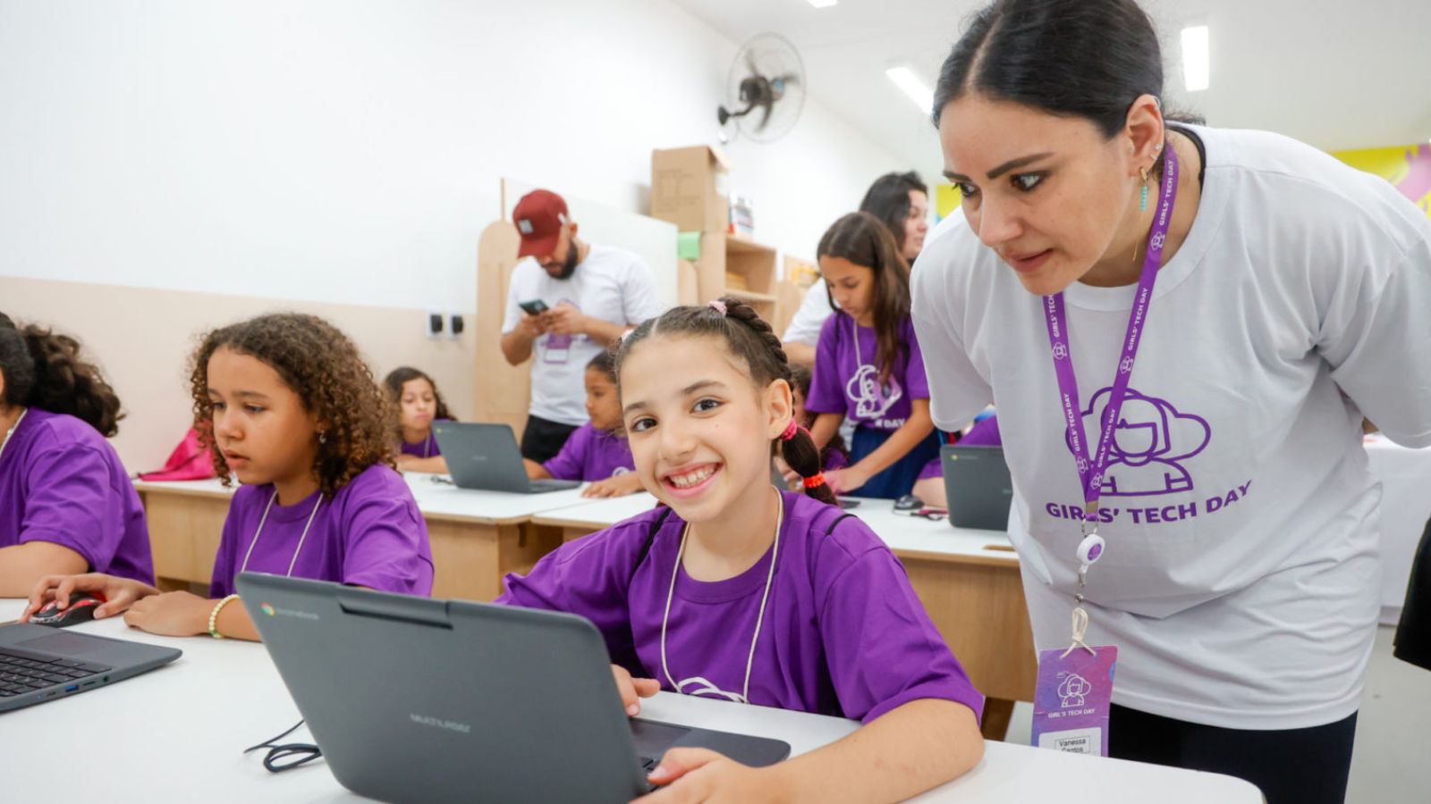 Alunas de Jundiaí exploram o mundo digital no evento 'Girls Tech Day'