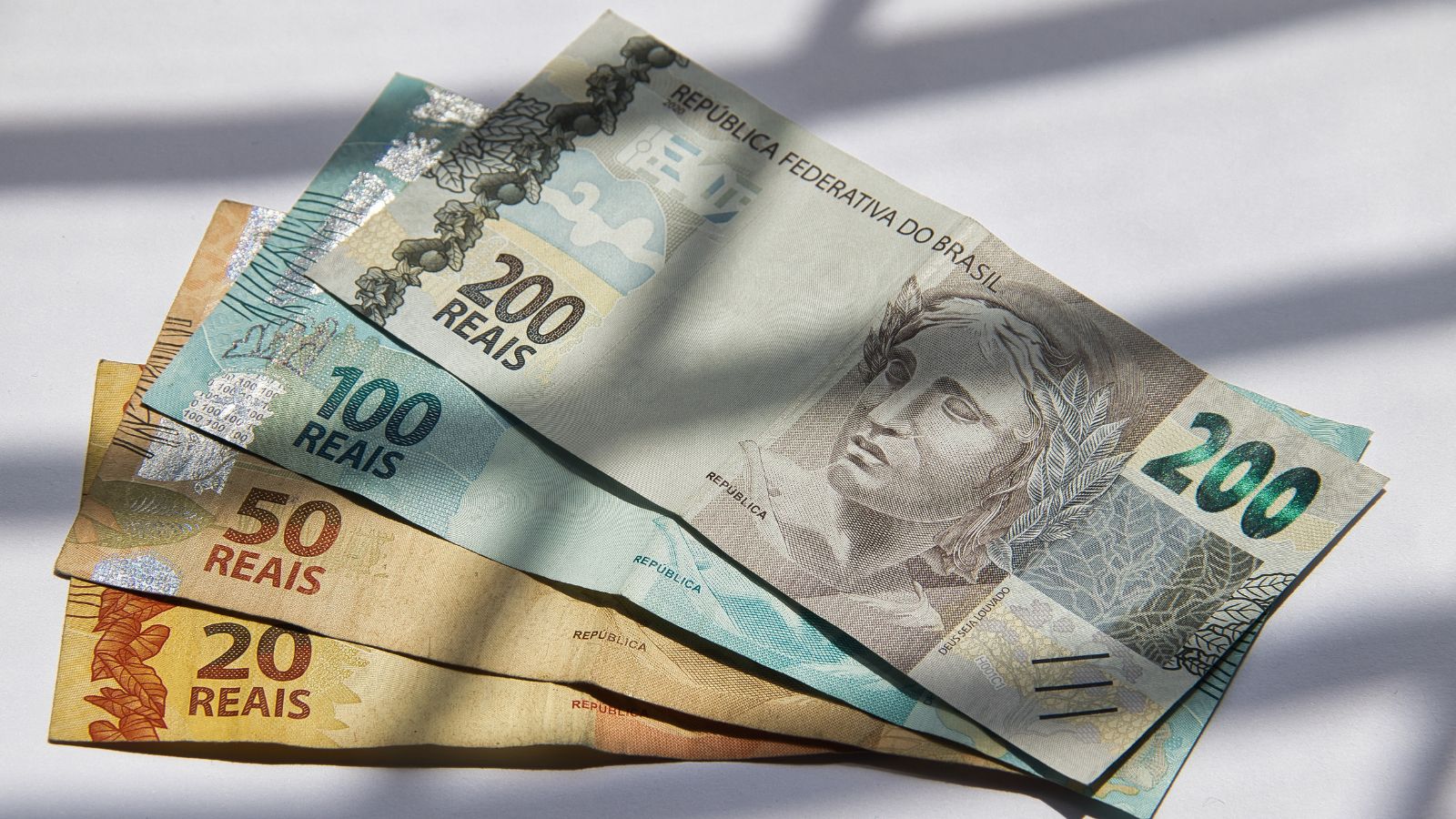 2ª parcela do décimo terceiro salário é paga hoje (20)