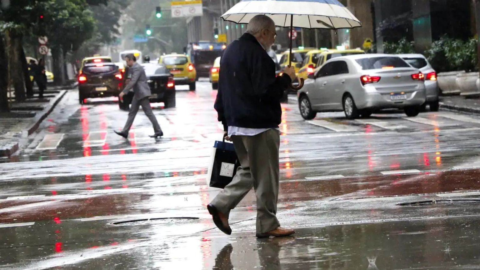 A esperada frente fria: chuva e temperaturas mais baixas chegam ao Brasil
