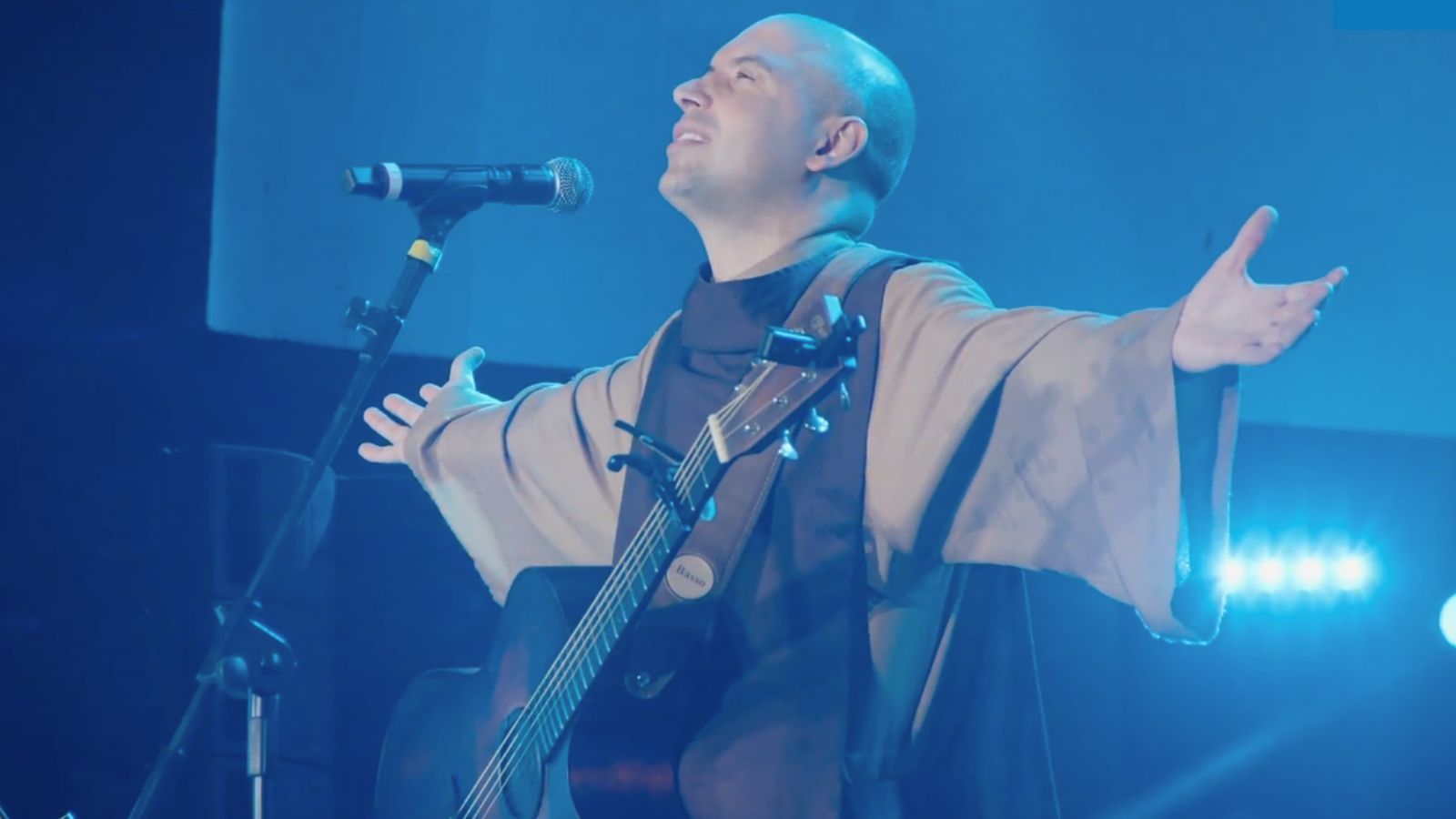 Frei Gilson reúne 60 mil fiéis e transforma a Festa do Peão de Barretos ...