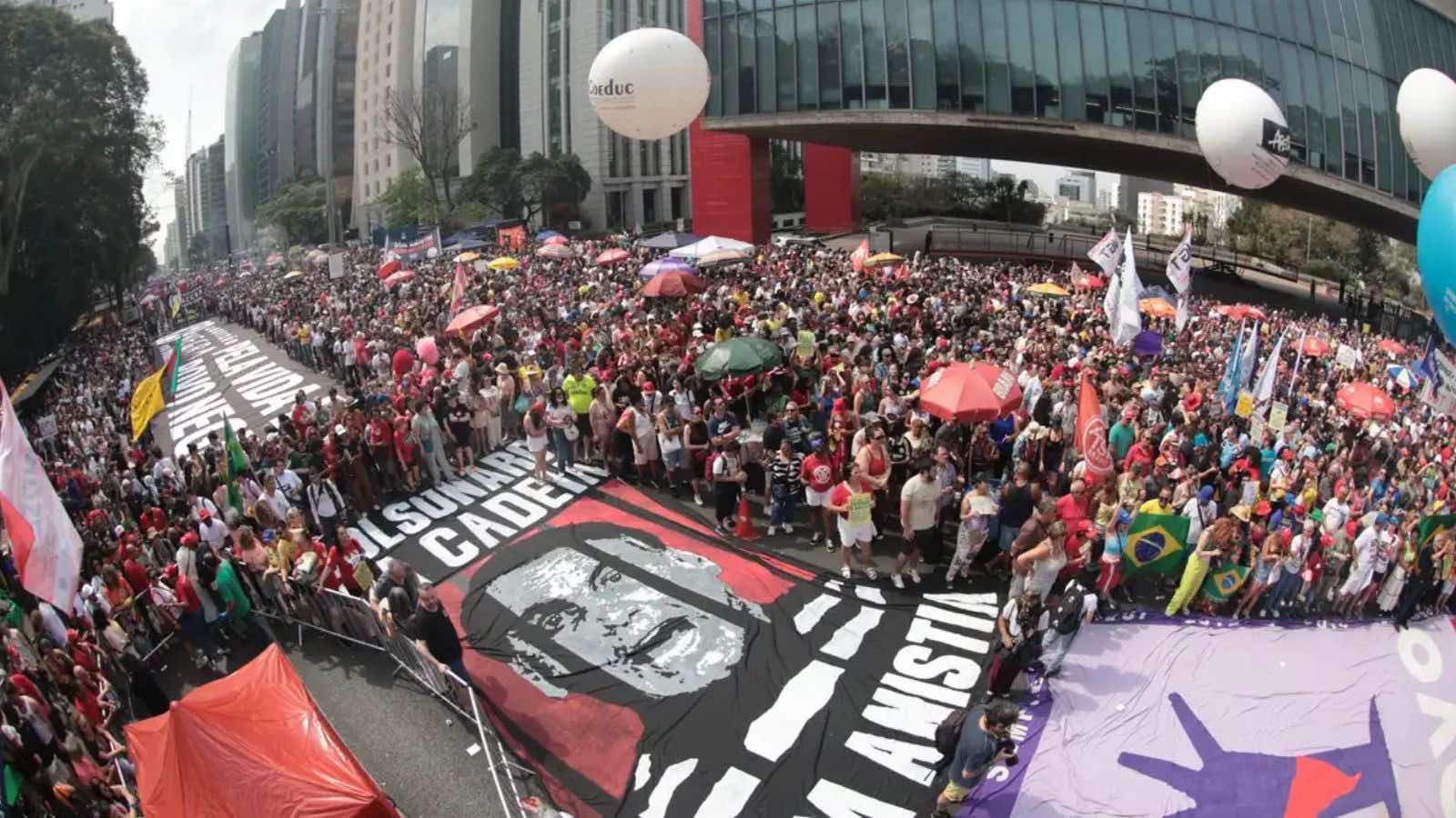 Artistas e movimentos sociais lideram protestos contra anistia e PEC da ...